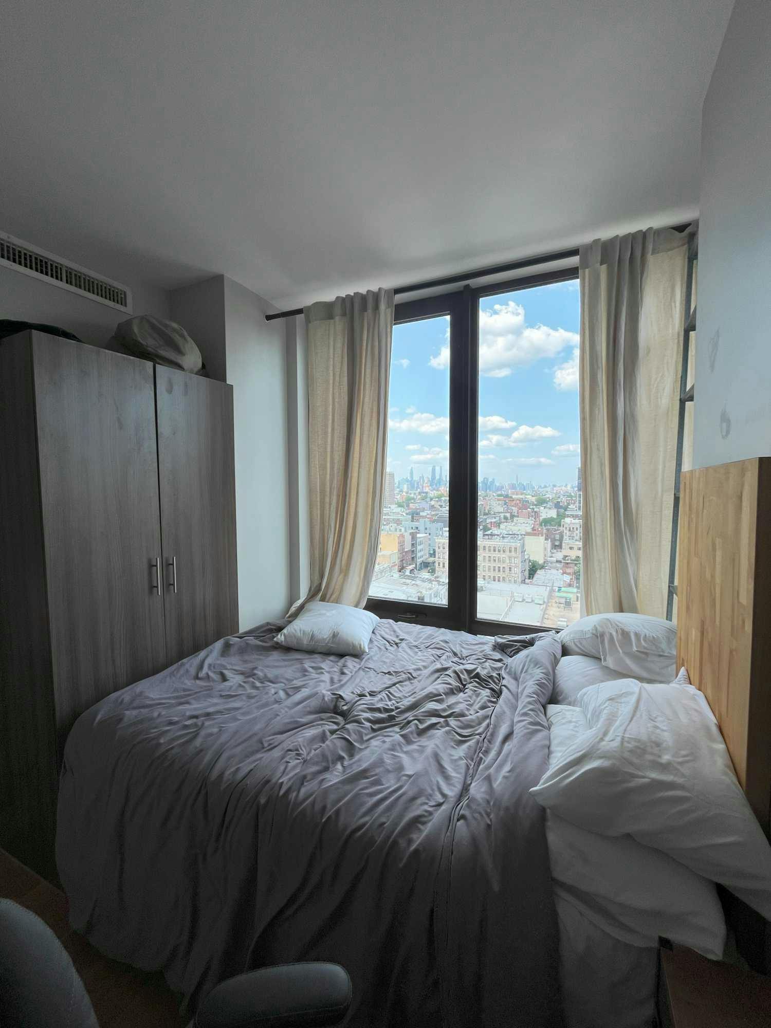 Find Perfect Match! Free Roommates Finder - Roomi App