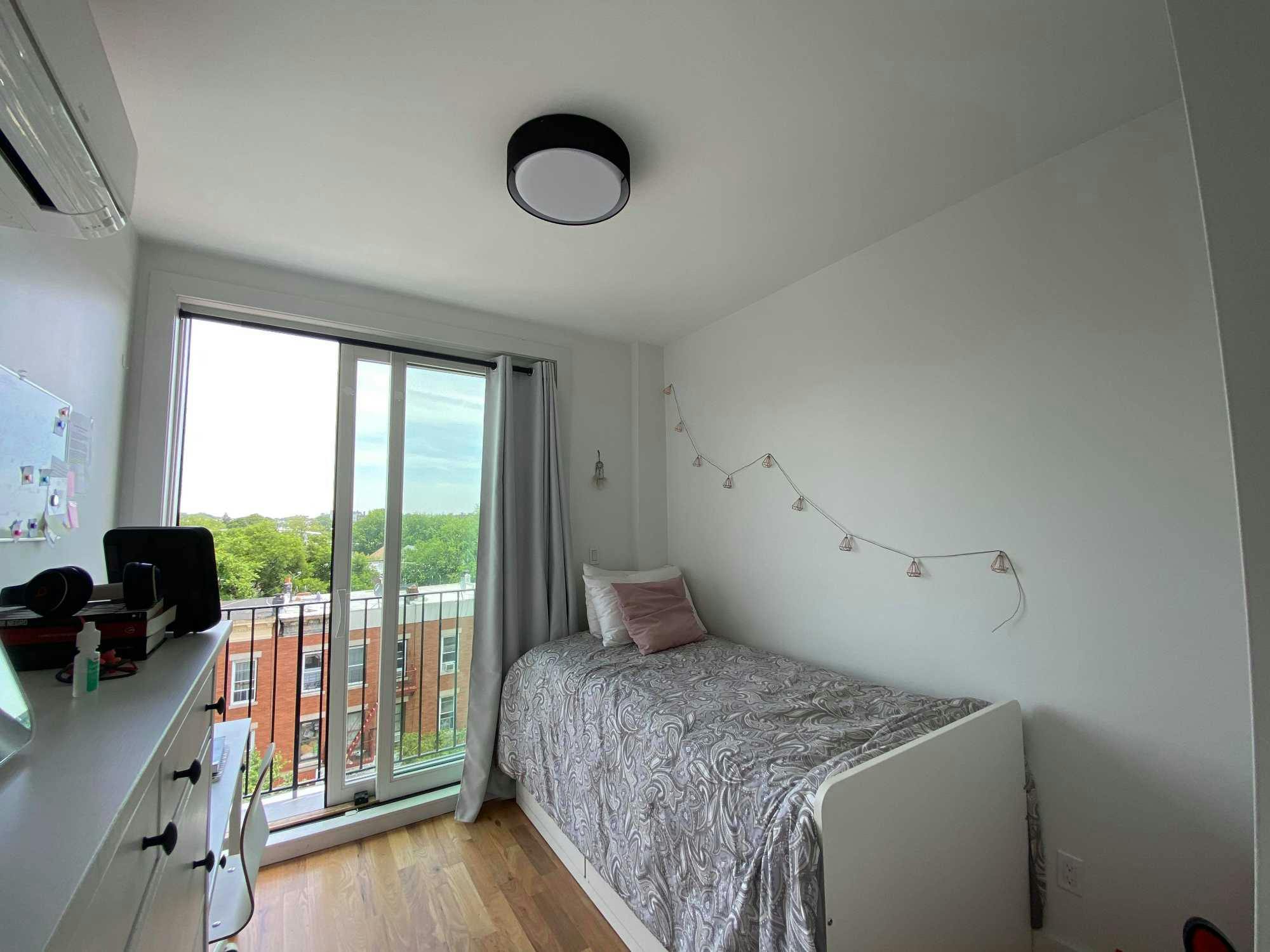 Find Perfect Match! Free Roommates Finder - Roomi App