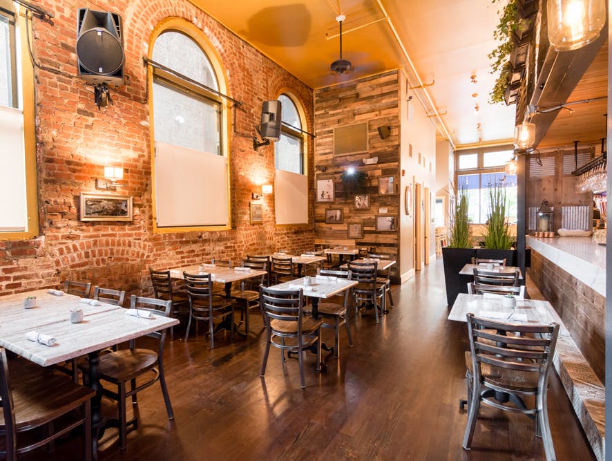 Luna Restaurant & Bar