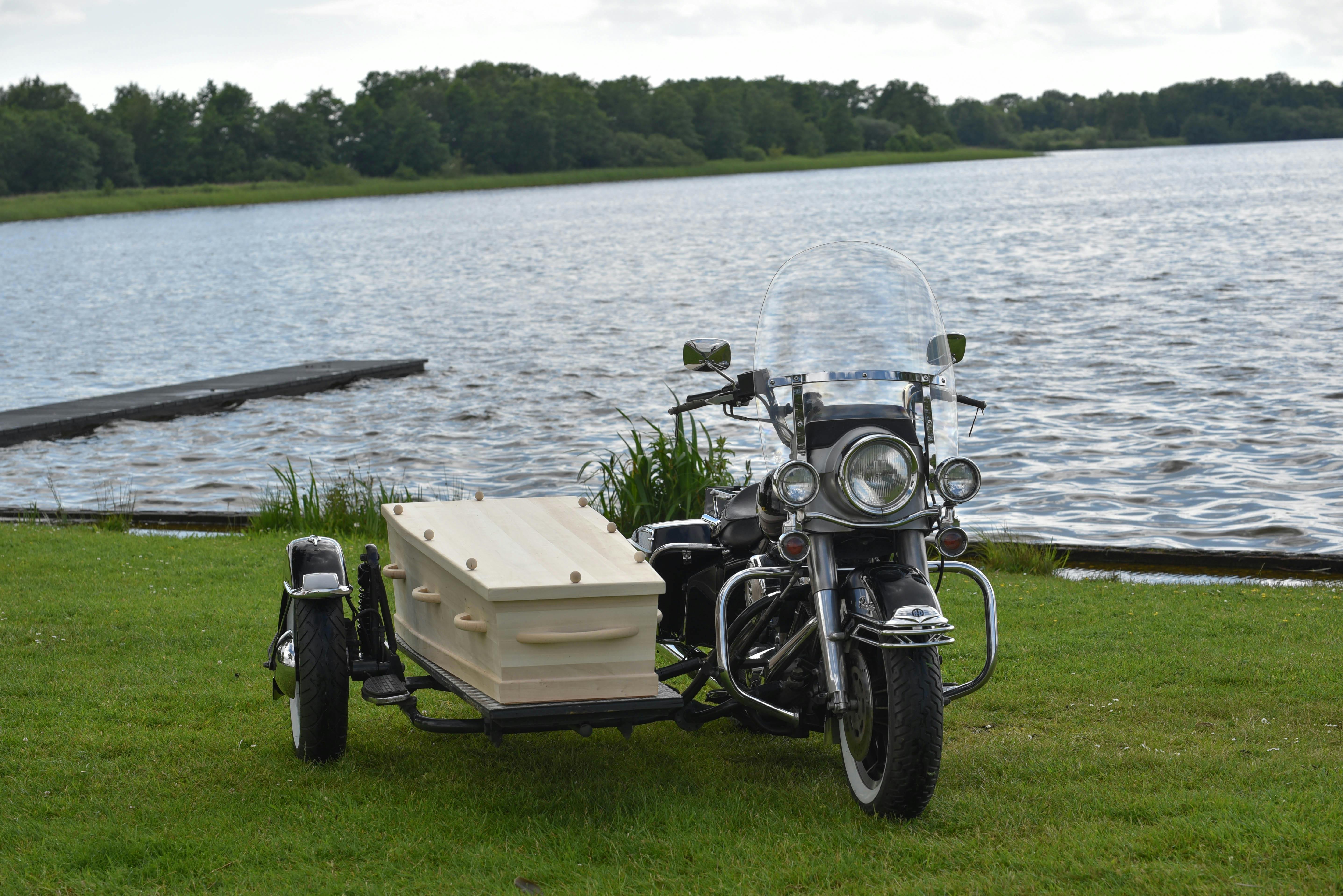 Uitvaartmotor met zijspan - AndersAfscheidNemen