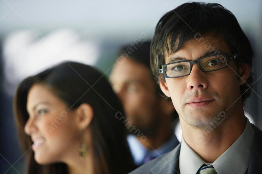 Serious businessman in team | Fotos Premium [download]