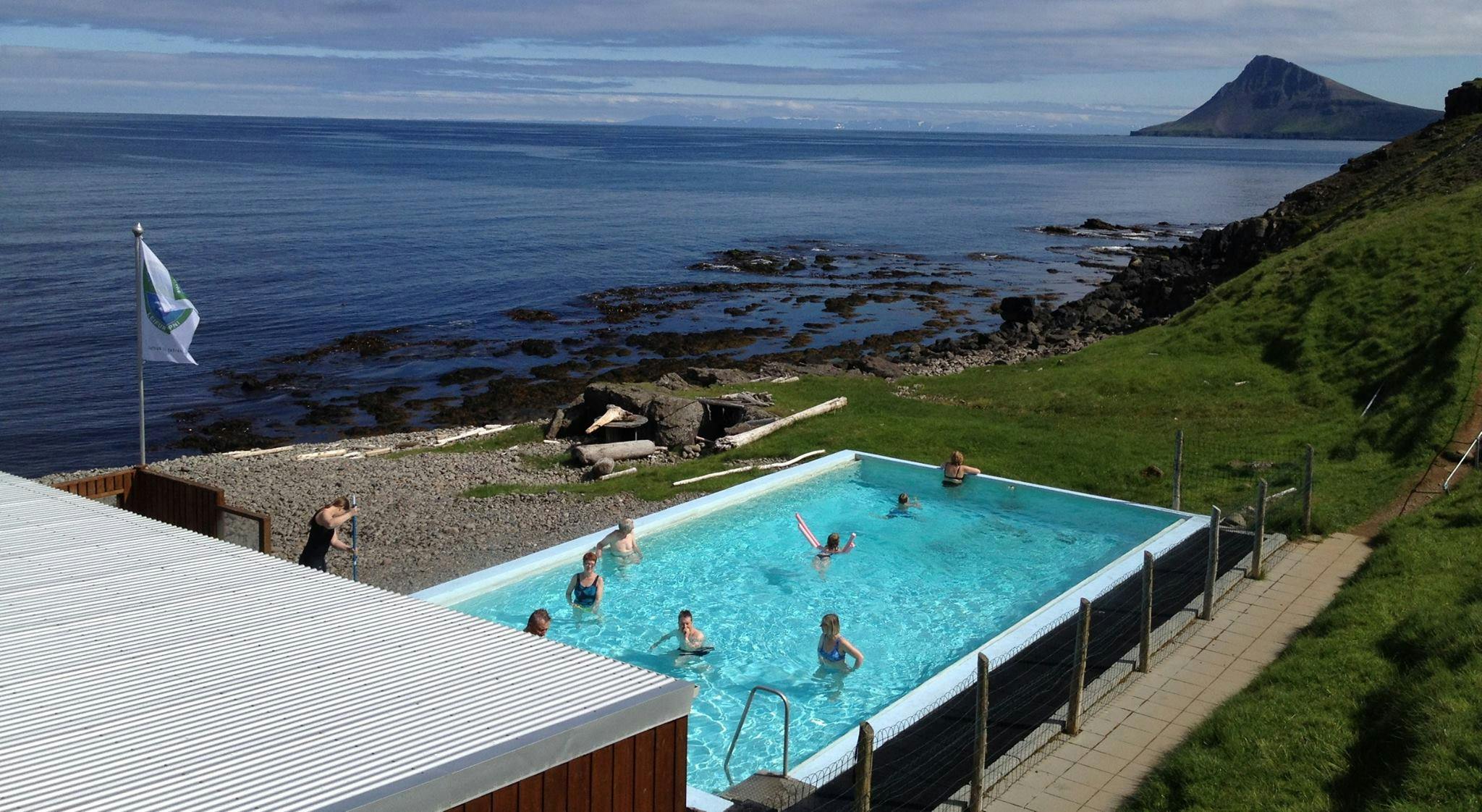 Krossneslaug - Sundlaugar.com