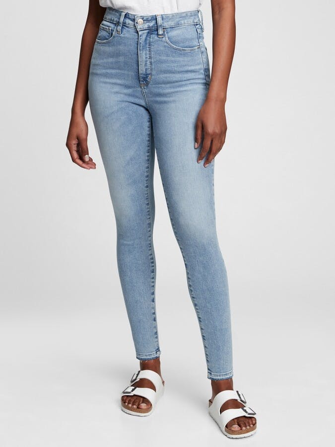 Best Pull On Jeans - Editor's Guide to Stretch Denim That's Still Chic